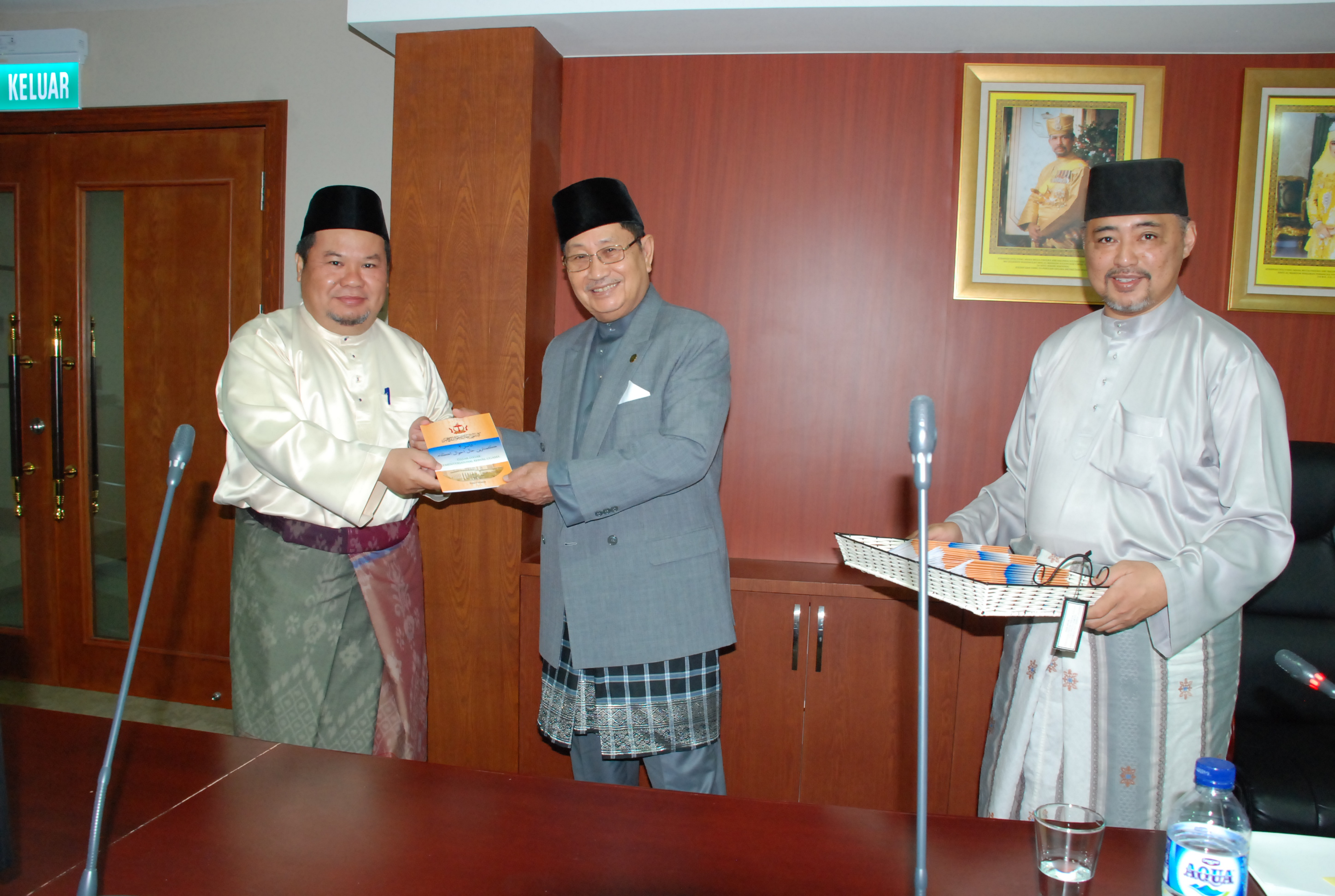 Berita - MAJLIS PELANCARAN BUKU DASAR-DASAR KEMENTERIAN...